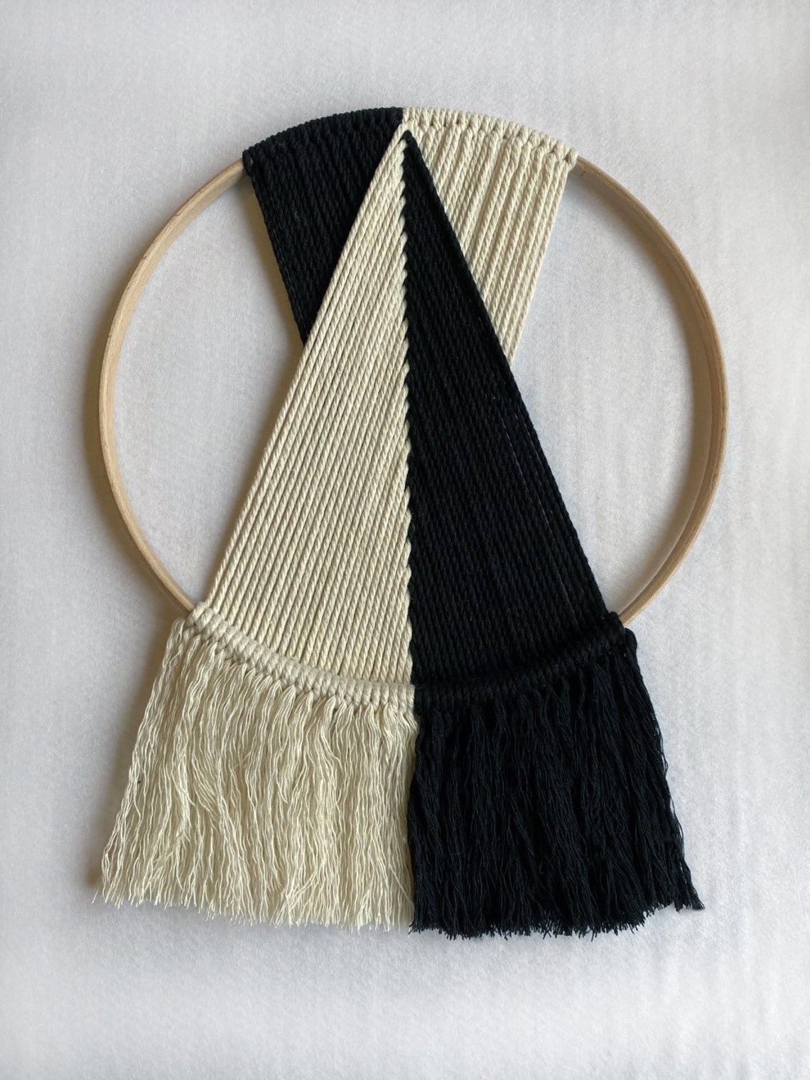 Monochrome macrame hoop – Wee Green Place