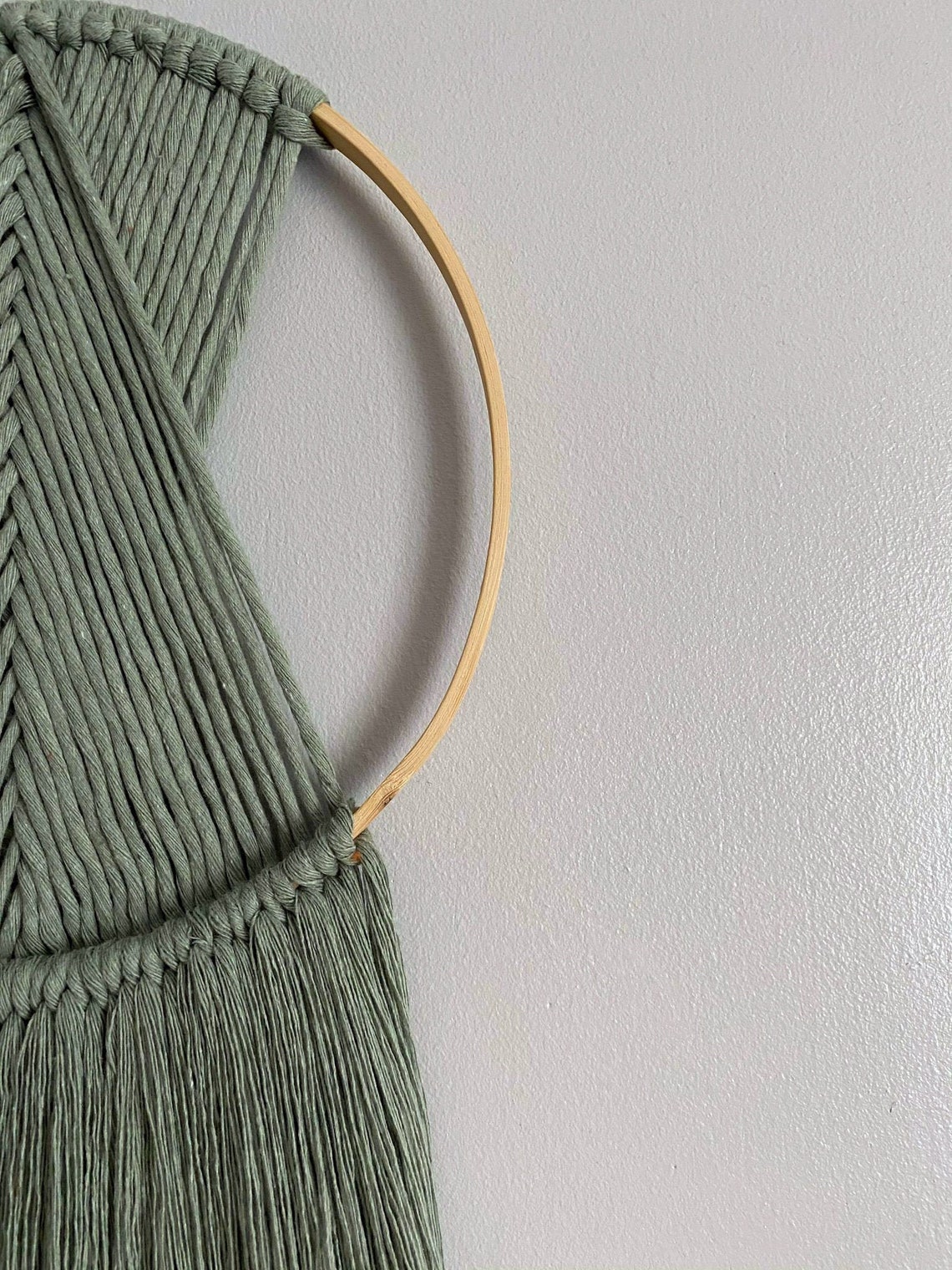 Sage macrame hoop – Wee Green Place