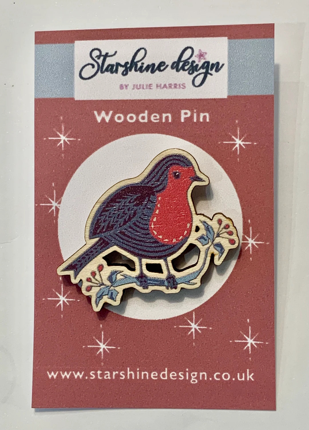 Festive Mr Robin wooden pin badge – Wee Green Place